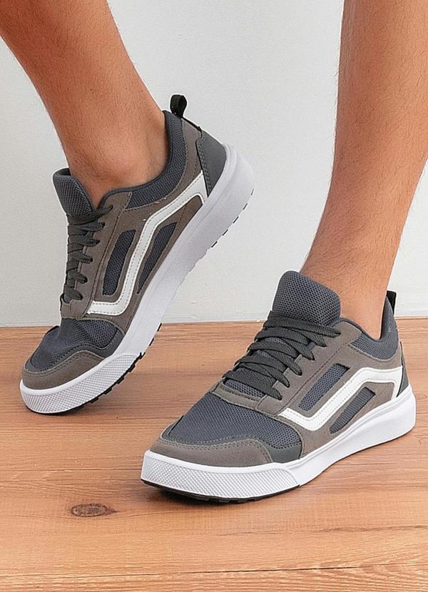 Tênis Grafite com Detalhes em Camurça - Perfecta