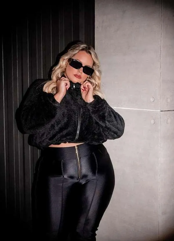 Jaqueta Teddy Plus Size Curta Preto - Ana Maya Curves