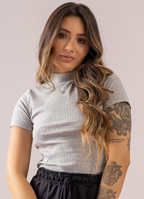 Blusa Básica de Manga Curta Cinza - Just Basic