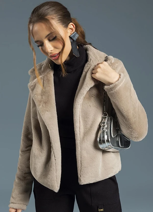Casaco Feminino Peluciado com Forro Bege - Gris