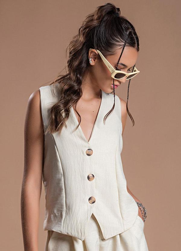 Colete com Modelagem Boyfriend Bege - Choyee