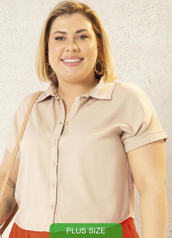 Camisa Plus Size Manga Curta Marrom - Cativa